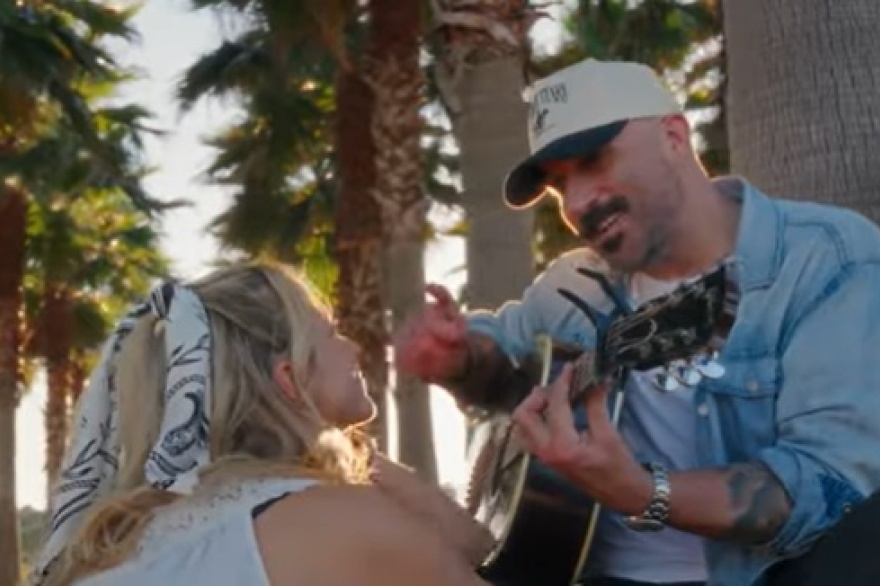 Tyler Rich enamora con Damn What A Woman - ntdiario